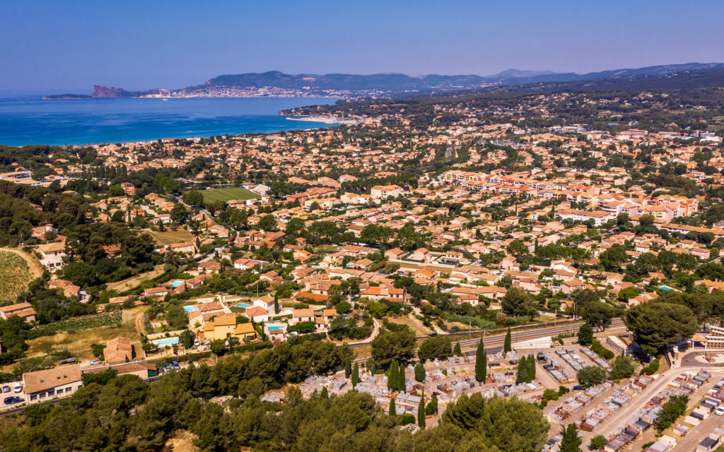 Découvrez Cuers, entre histoire et nature préservée - Camping Saint-Pons